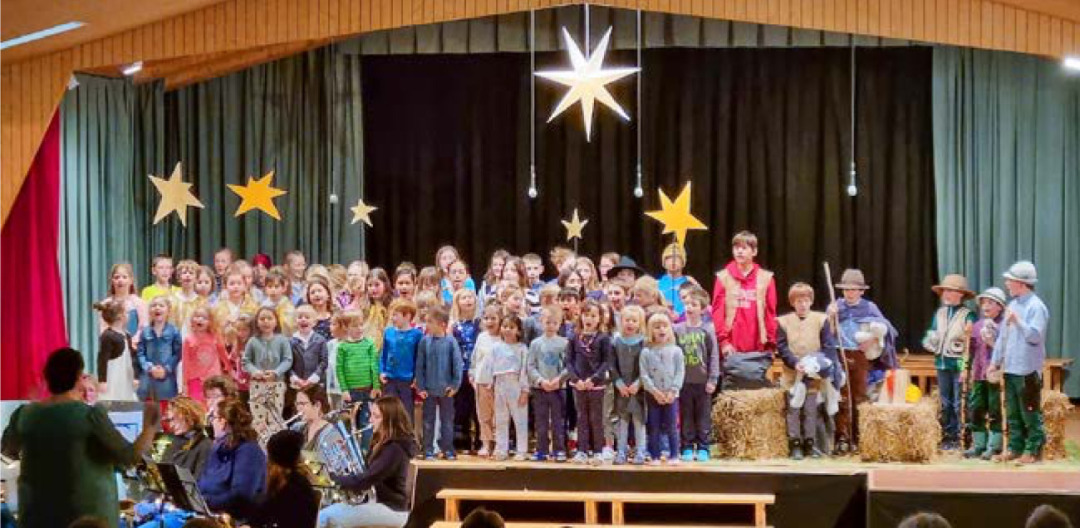 Fast ein ganzes Dorf feierte