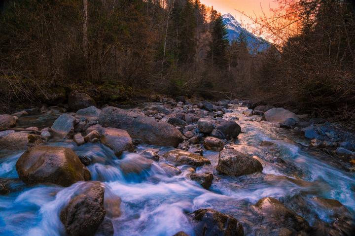 Eine frühlingshafte Aufnahme des Niesen von Simon Schuhmacher.