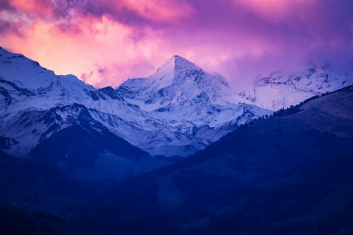 Simon Schuhmacher teilt die Sonnenaufgangsstimmung über Adelboden.